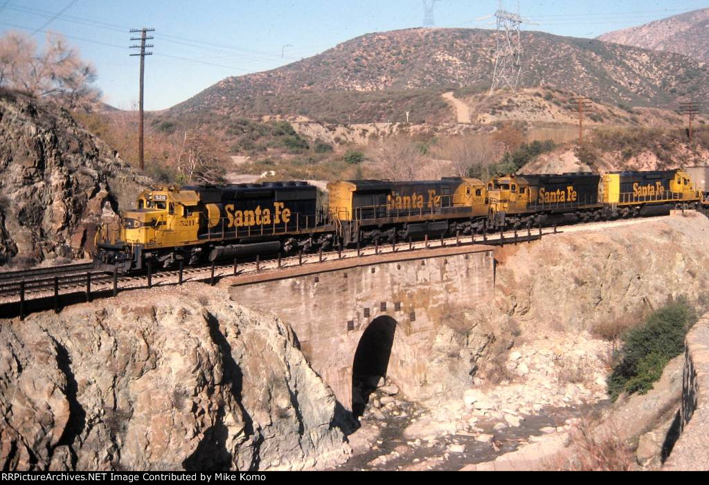 Santa Fe SD40-2 5211